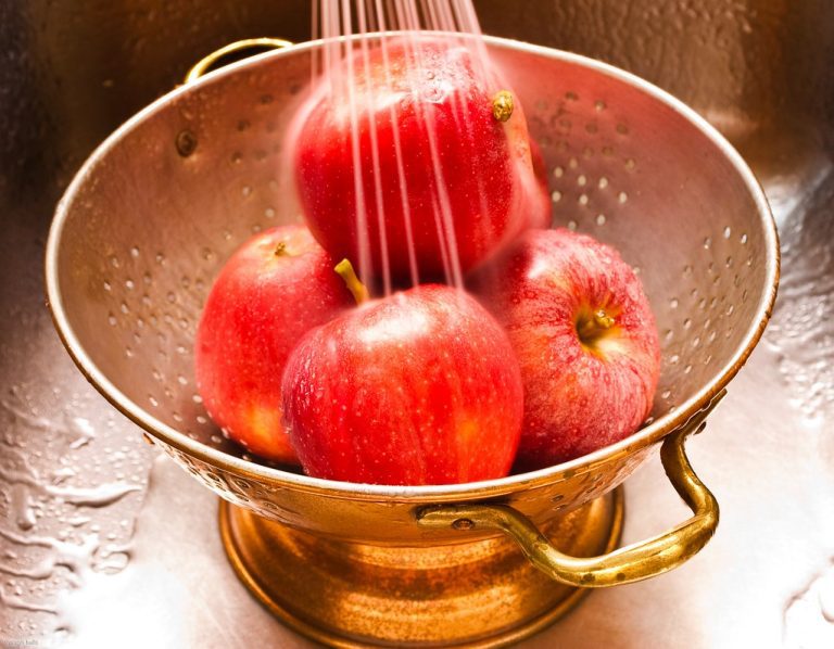 Colander vs Strainer (Types and Uses) - Cooking Top Gear